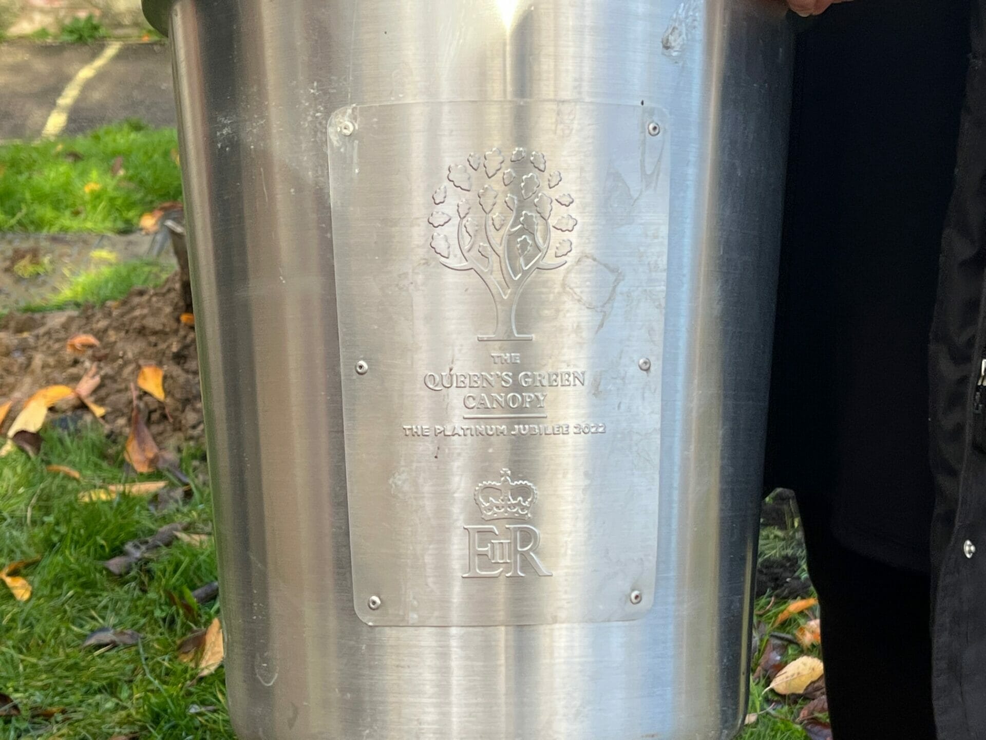 Royal recognition: Lord-Lieutenant plants tree at Whitley CDA – Reading ...