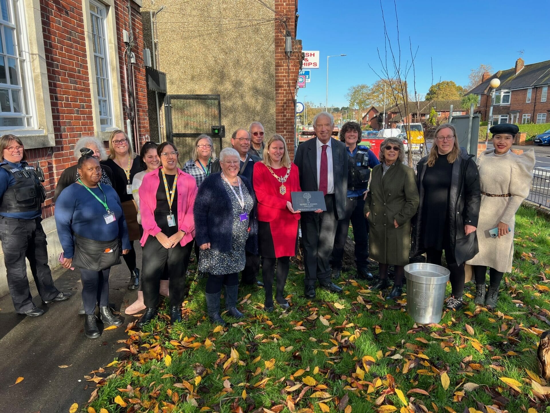Royal recognition: Lord-Lieutenant plants tree at Whitley CDA – Reading ...